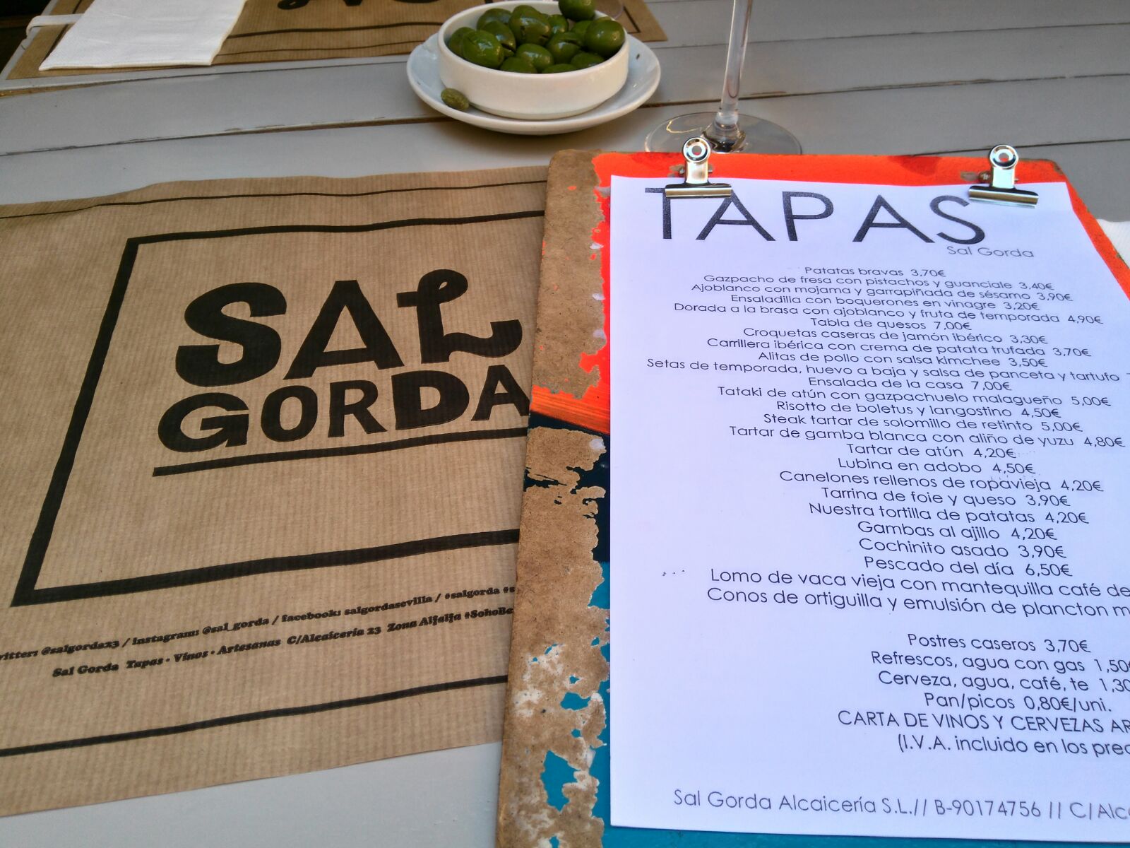 DE VINOS Y GASTRONOMIA VA LA COSA : BAR DE TAPAS Y RESTAURANTE SAL GORDA