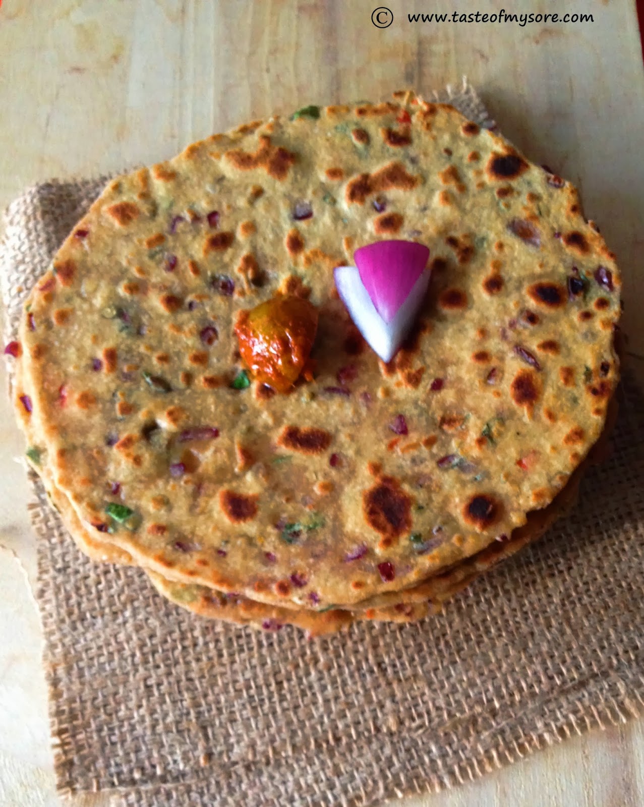 Taste of Mysore: Onion Chapathi/ಈರುಳ್ಳಿ ಚಪಾತಿ