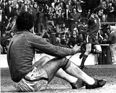 La Escalera de Iakob: Robin Friday, el mejor futbolista que nunca viste ...