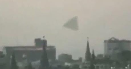 UFO berbentuk Piramida terlihat di atas Kremlin - Blog misteri enigma