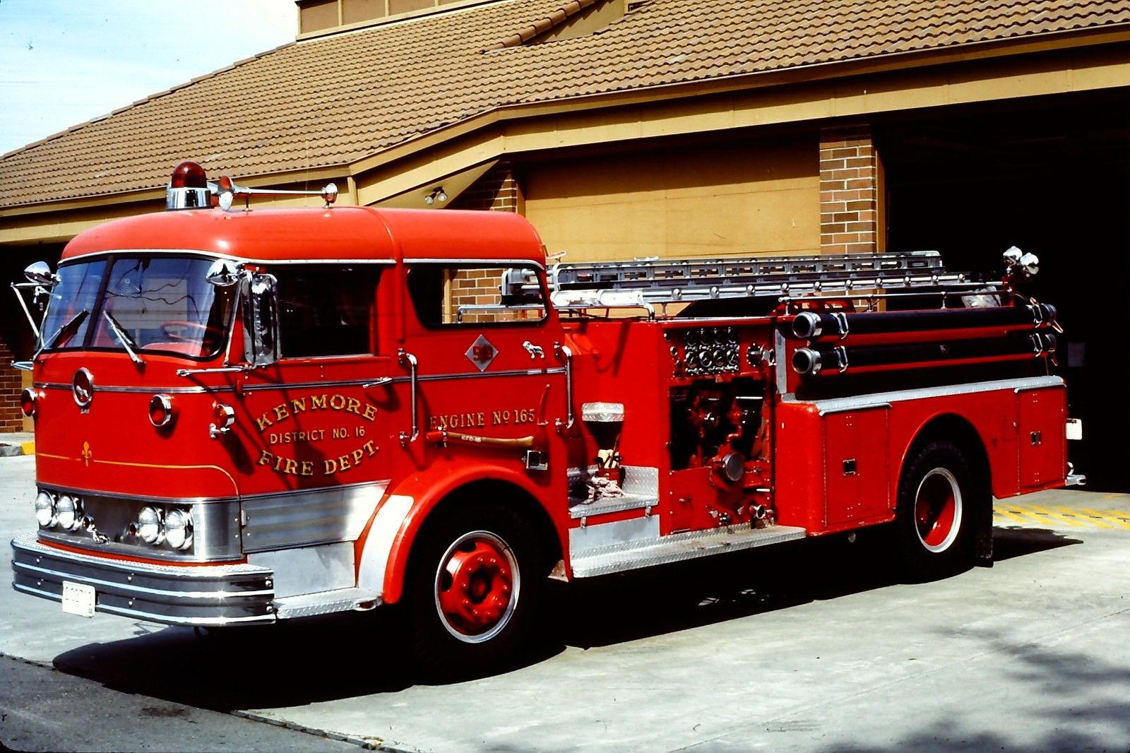 transpress nz: 1959 Mack C Model Pumper firetruck