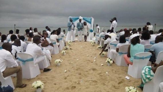 Couple wed at Oniru beach, Lagos (photos)