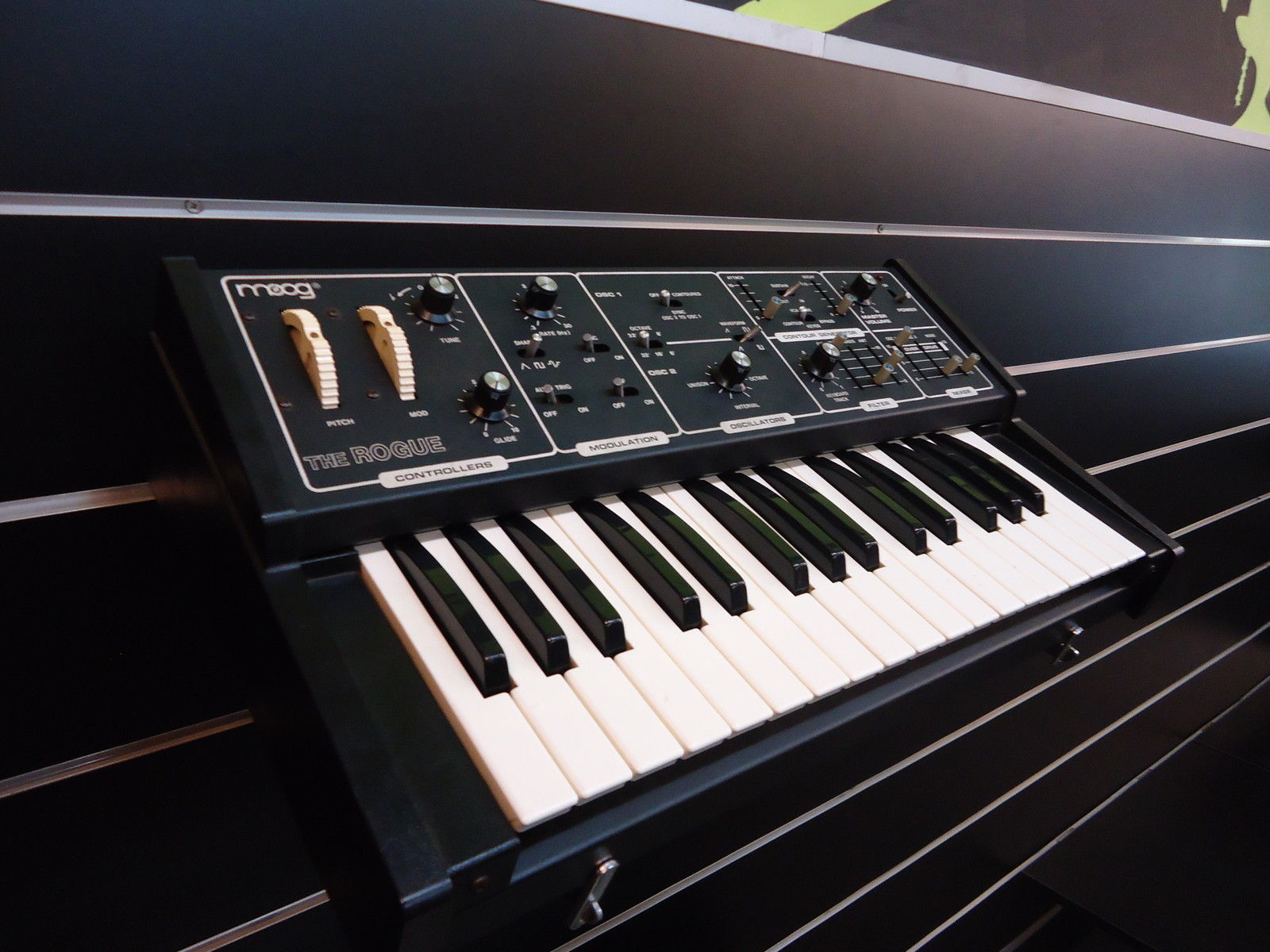 MATRIXSYNTH: MOOG ROGUE KEYBOARD SYNTHESIZER