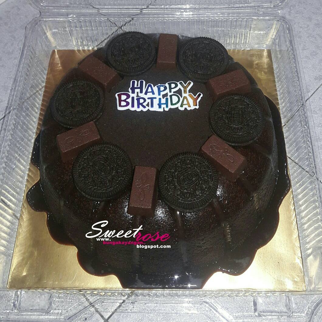 Sweet Rose Bakery: KEK COKLAT MOIST LAVA TOPPING OREO