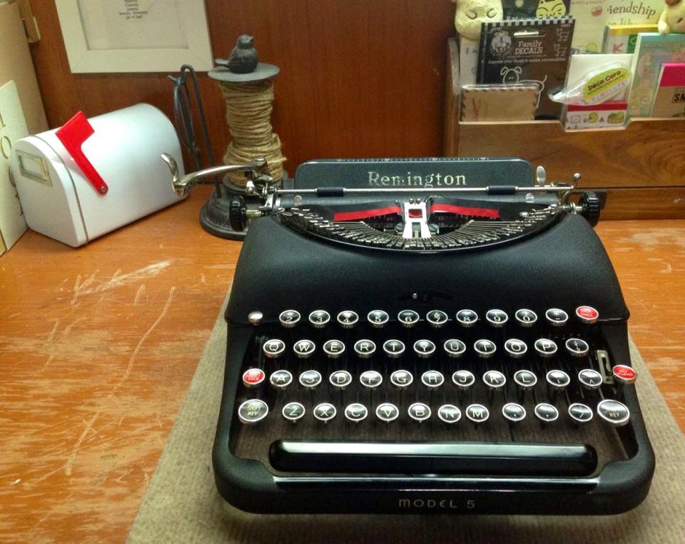 Claudia's Tappy Typewriters: On Extra LARGE Typefaces (and Horlicks!)
