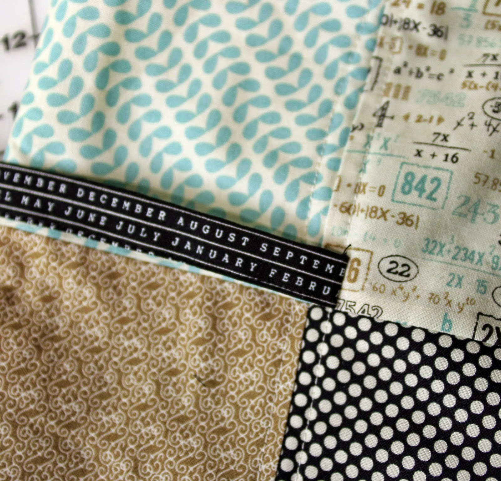 Girls in the Garden: Charm Pack Bag - Tutorial