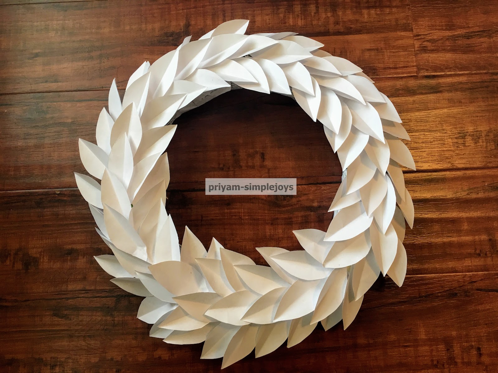 SimpleJoys: Paper Wreath