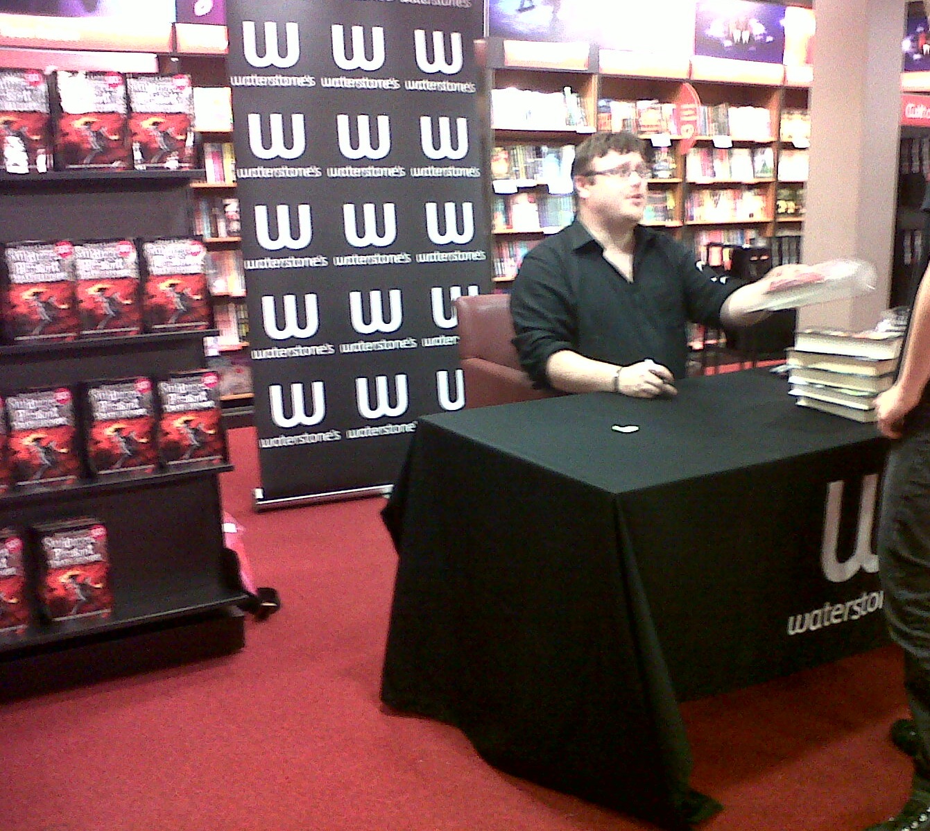 Becky's Barmy Book Blog: Author Signing Derek Landy 9/9/2011