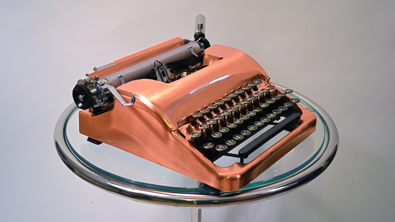 oz.Typewriter: Prettily Painted Portable Typewriters