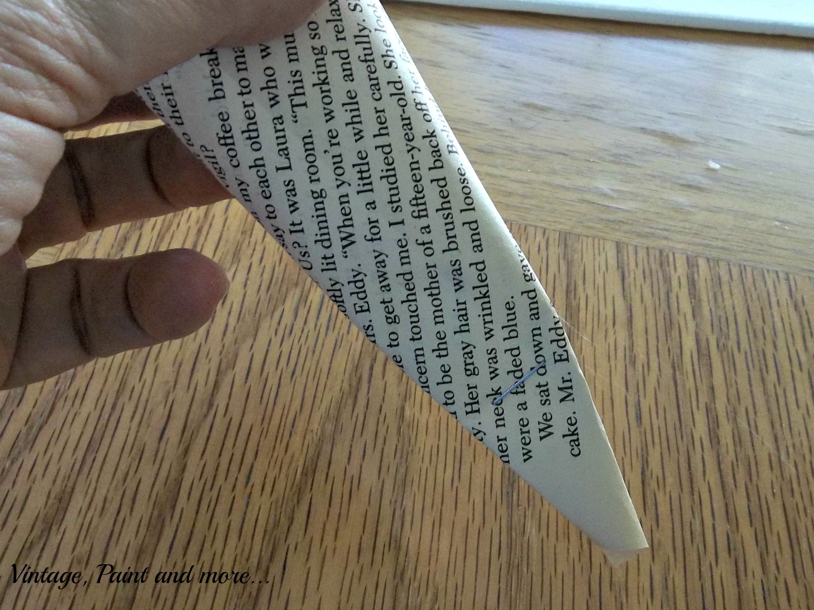 Book Page Wreath Tutorial | Vintage, Paint and more...