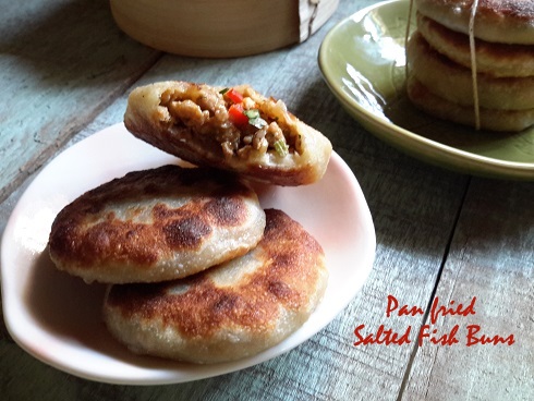 Aunty Young（安迪漾）: 咸鱼水煎包 (Pan fried Salted Fish Buns)