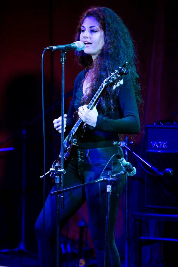 Vaduz El Valle de lo Inmortal: Veronik y los Gatos Eléctricos