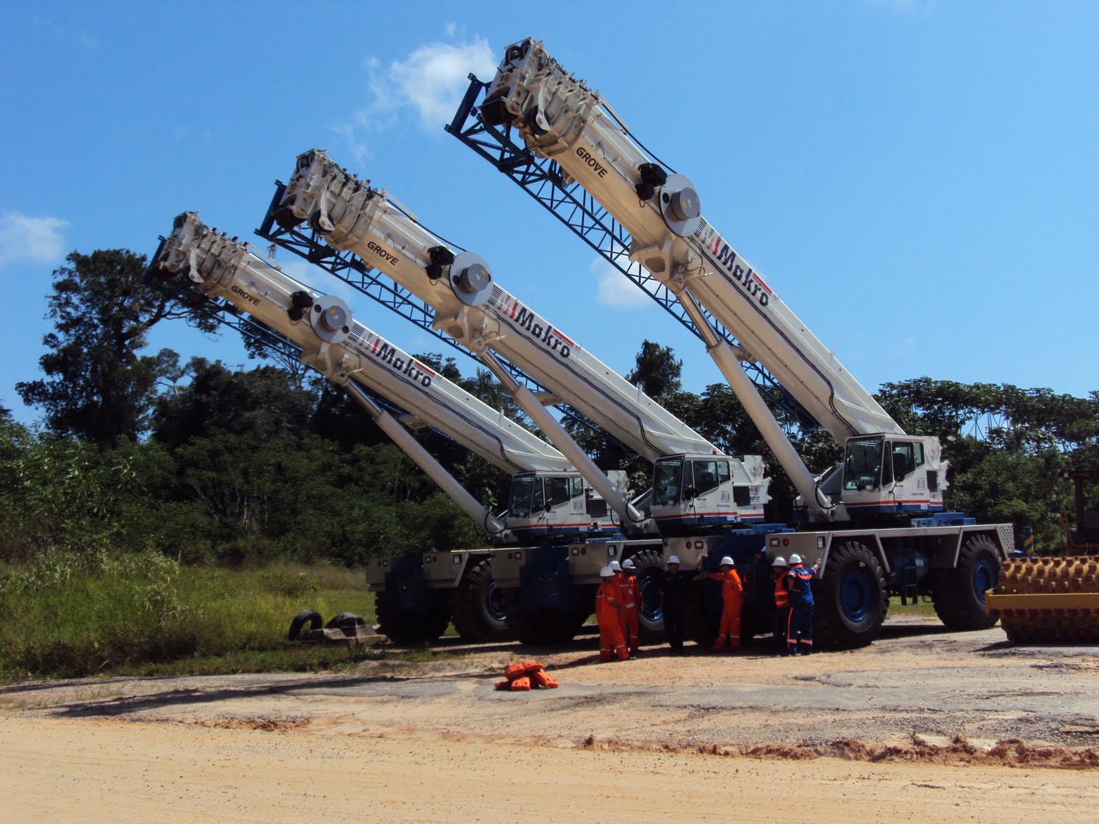 Guindastes Telescópicos: Guindaste tipo RT Modelo 9130E