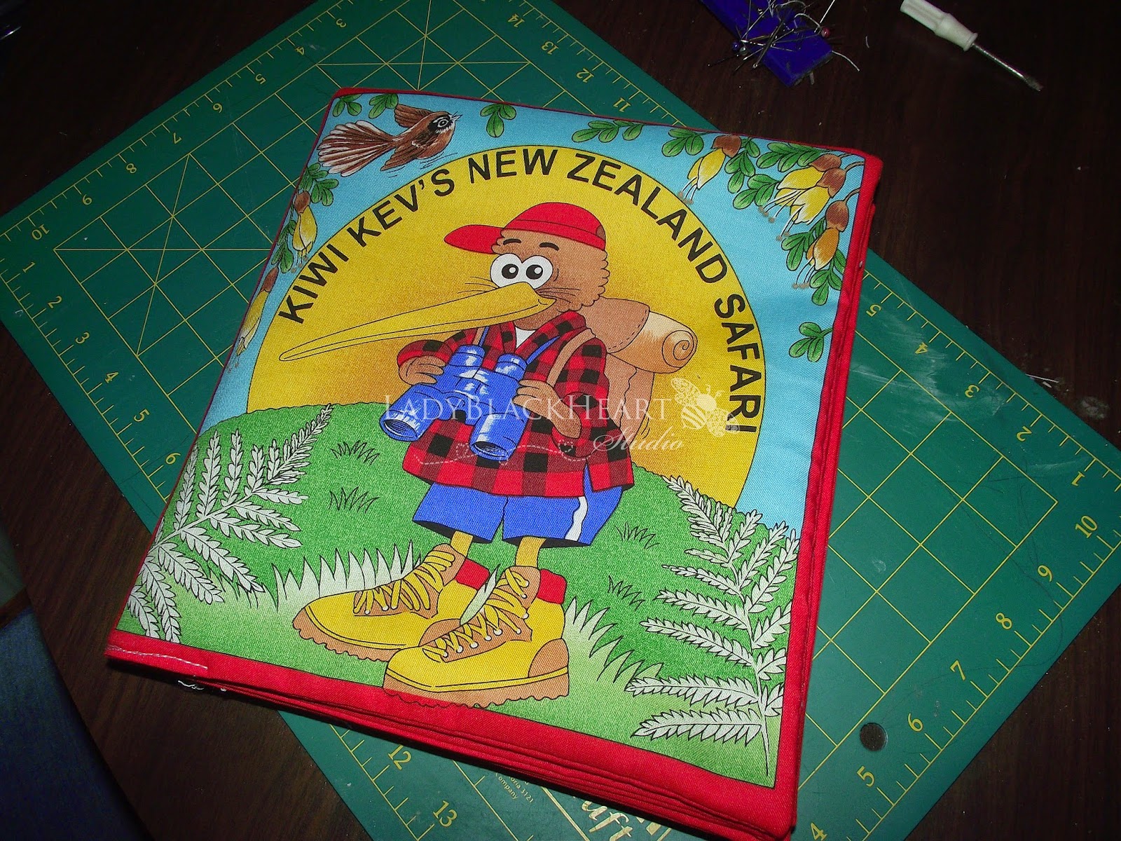 LadyBlackHeart Studio: Cloth Book Panel - Assembly Tutorial