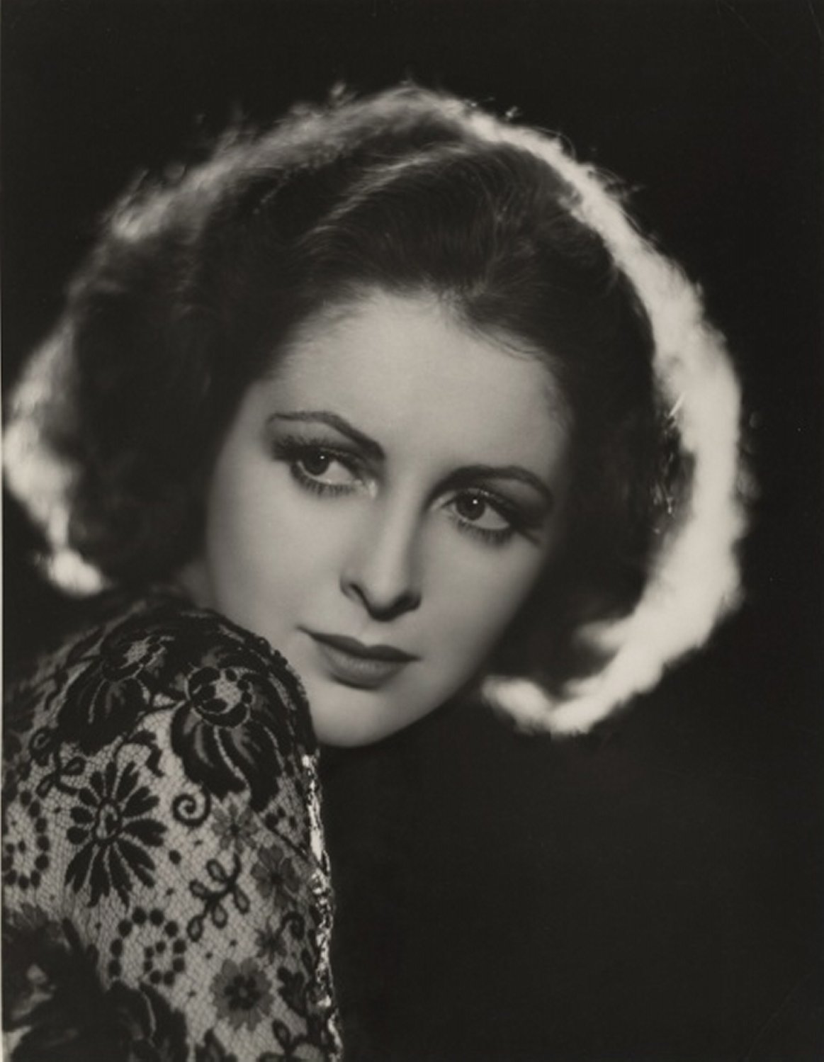 Film Noir Photos: Tracking with Closeups: Billie Dove