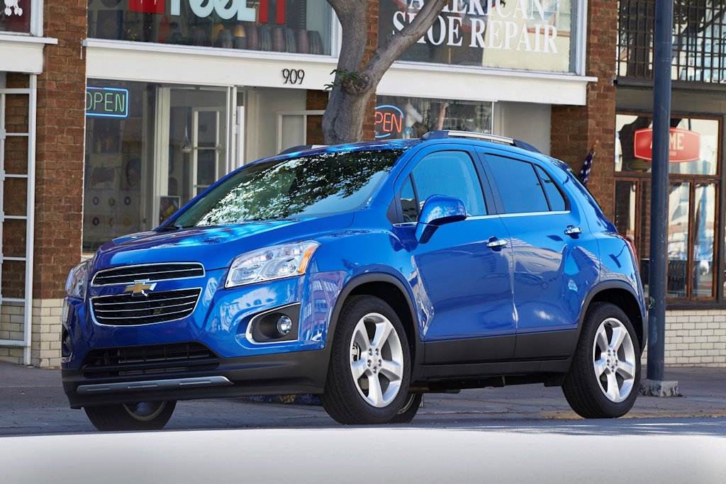 UPDATED: Chevrolet Enters Sub-Compact Crossover Battle with 2016 Trax ...