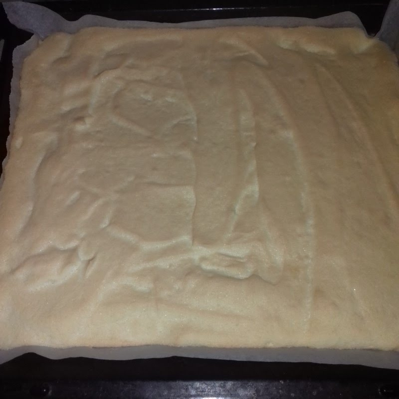 Rulada alba cu crema de unt cu bezea italiana si caramel