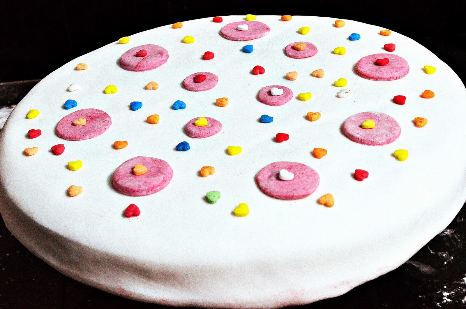 Kardolicious: Red Velvet Cake with a Raspberry Buttercream & Fondant icing