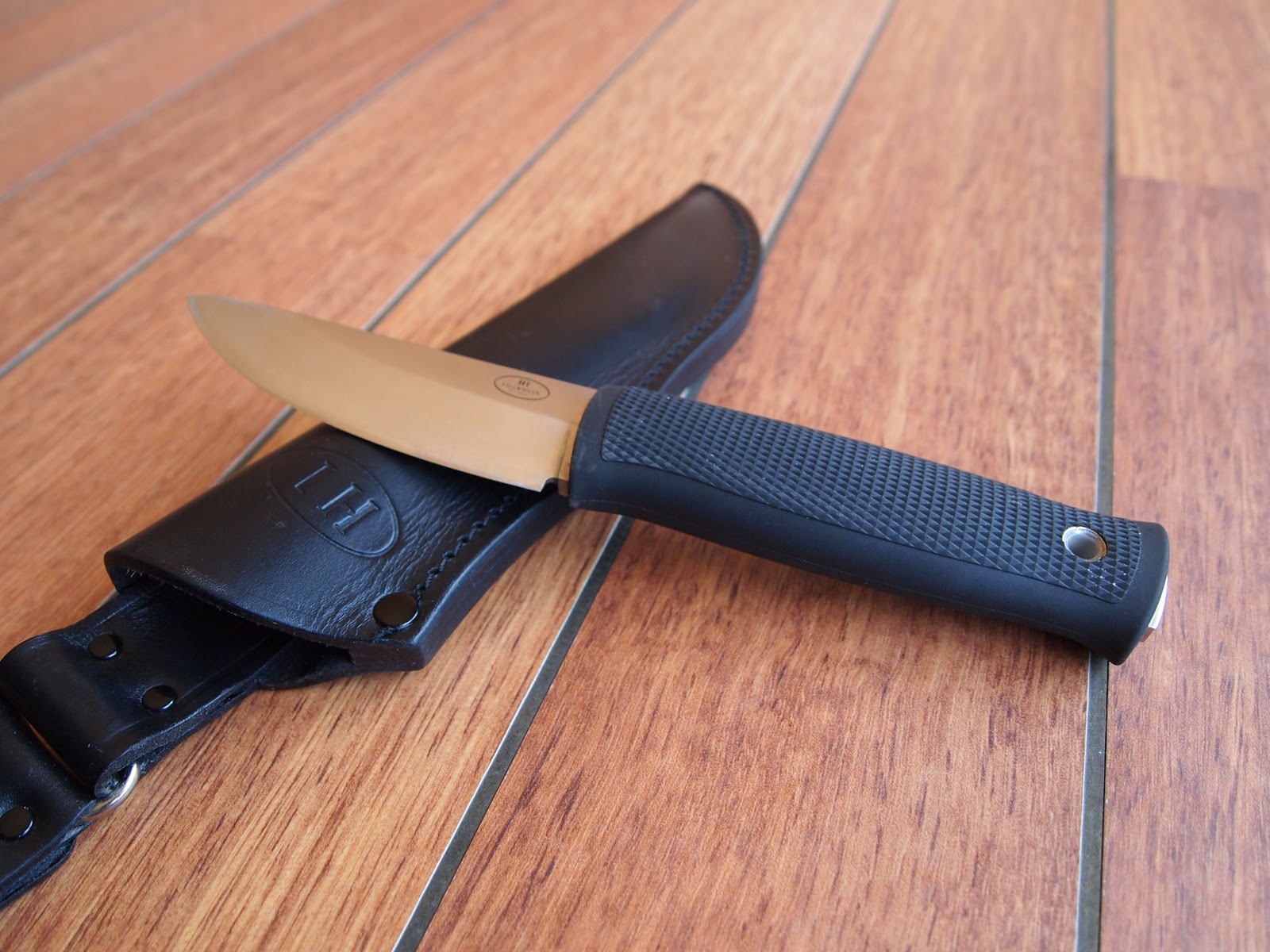 The wandering axeman: Fallkniven H1, Helle Viking and SOG Field Pup Reviews