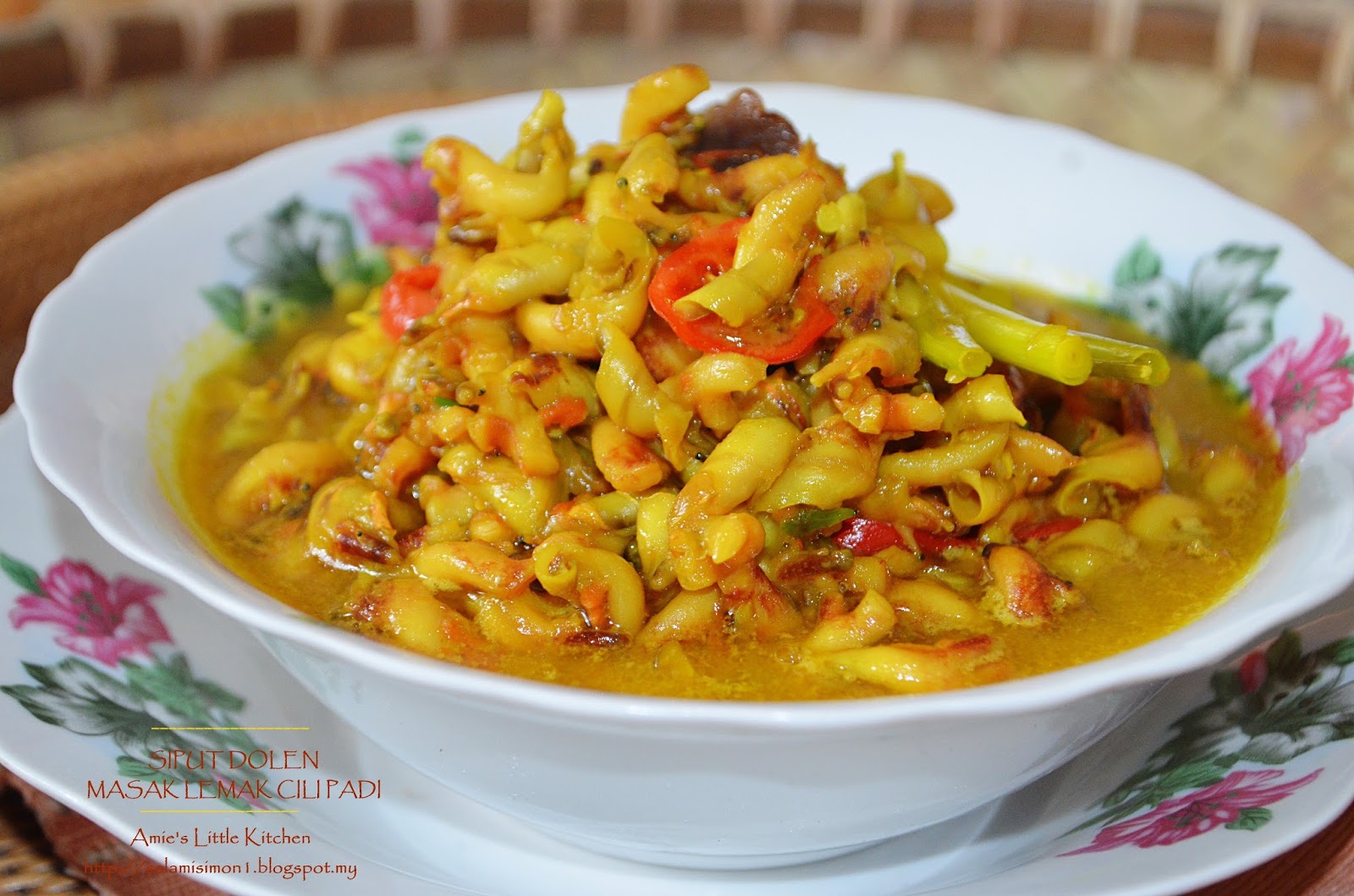 Siput Dolen Masak Lemak Cili Padi - Amie's Little Kitchen