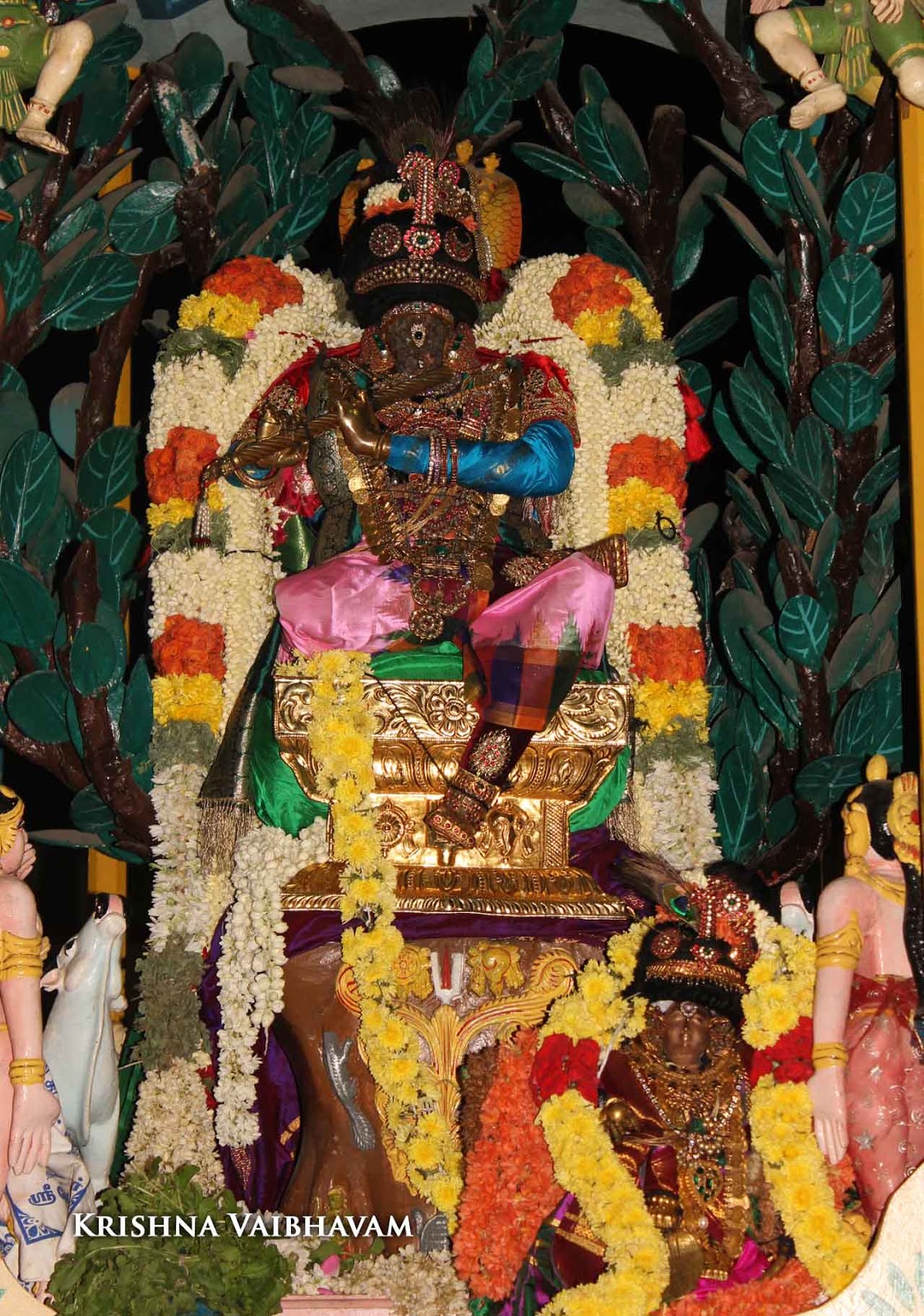Krishna Vaibhavam: Sri Parthasarathy Perumal with Kutty Kannan ...