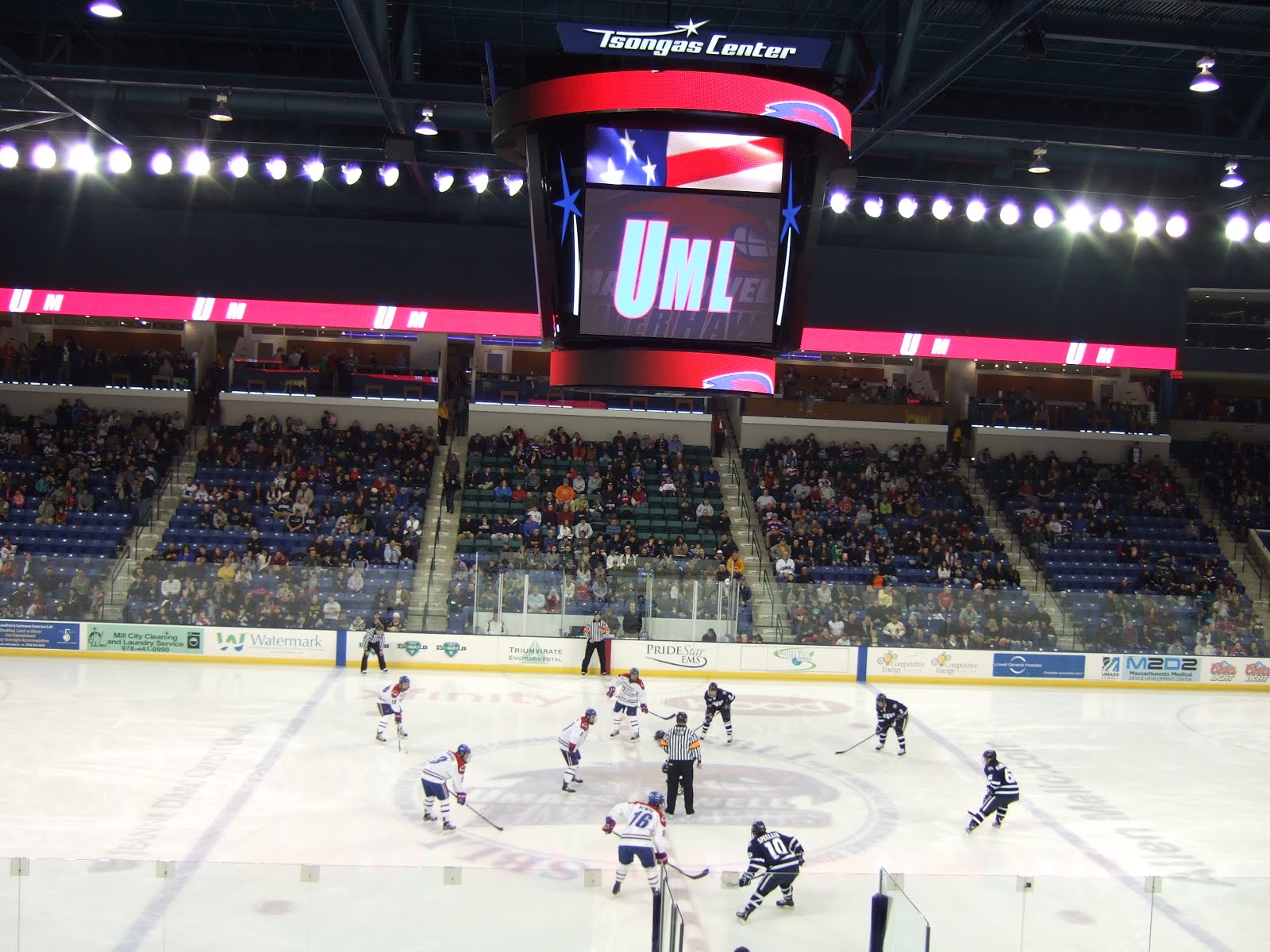 THE UNH MEN'S HOCKEY BLOG: #2 UNH Sweeps Season Series with UMass-Lowell