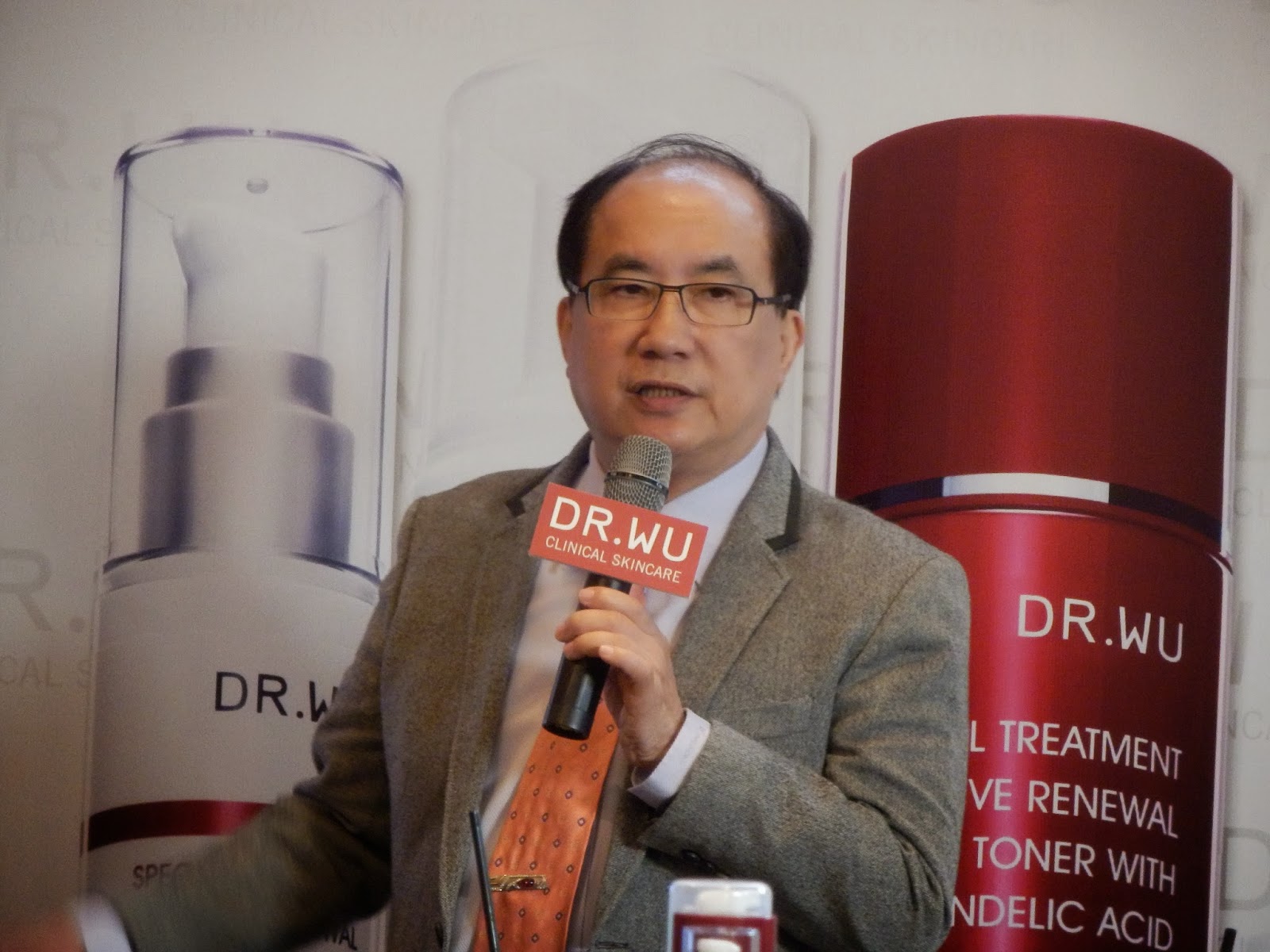 Beauty is for Sharing...: DR. WU杏仁酸煥膚系列 • 重現新生美肌