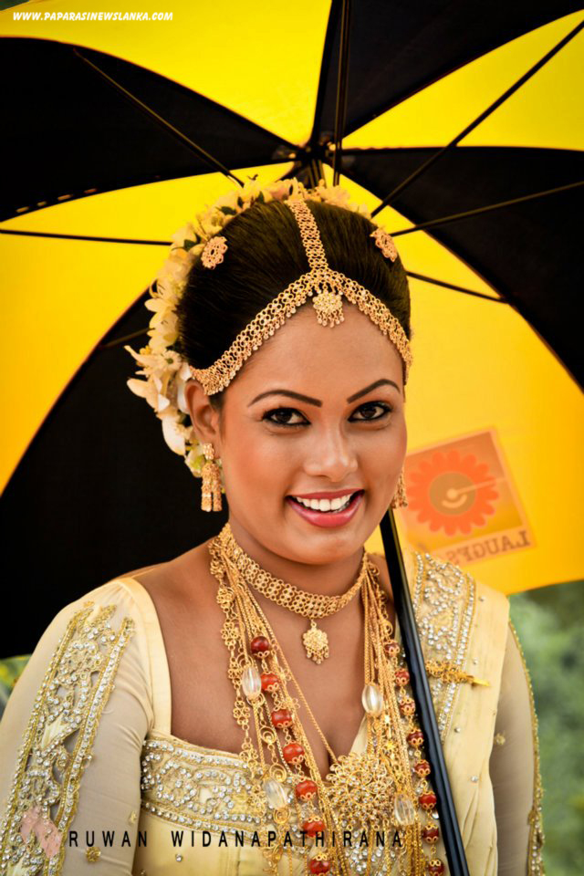 Hot And Sexy Pics Of Menaka Peiris - Welcome To PhotoZone