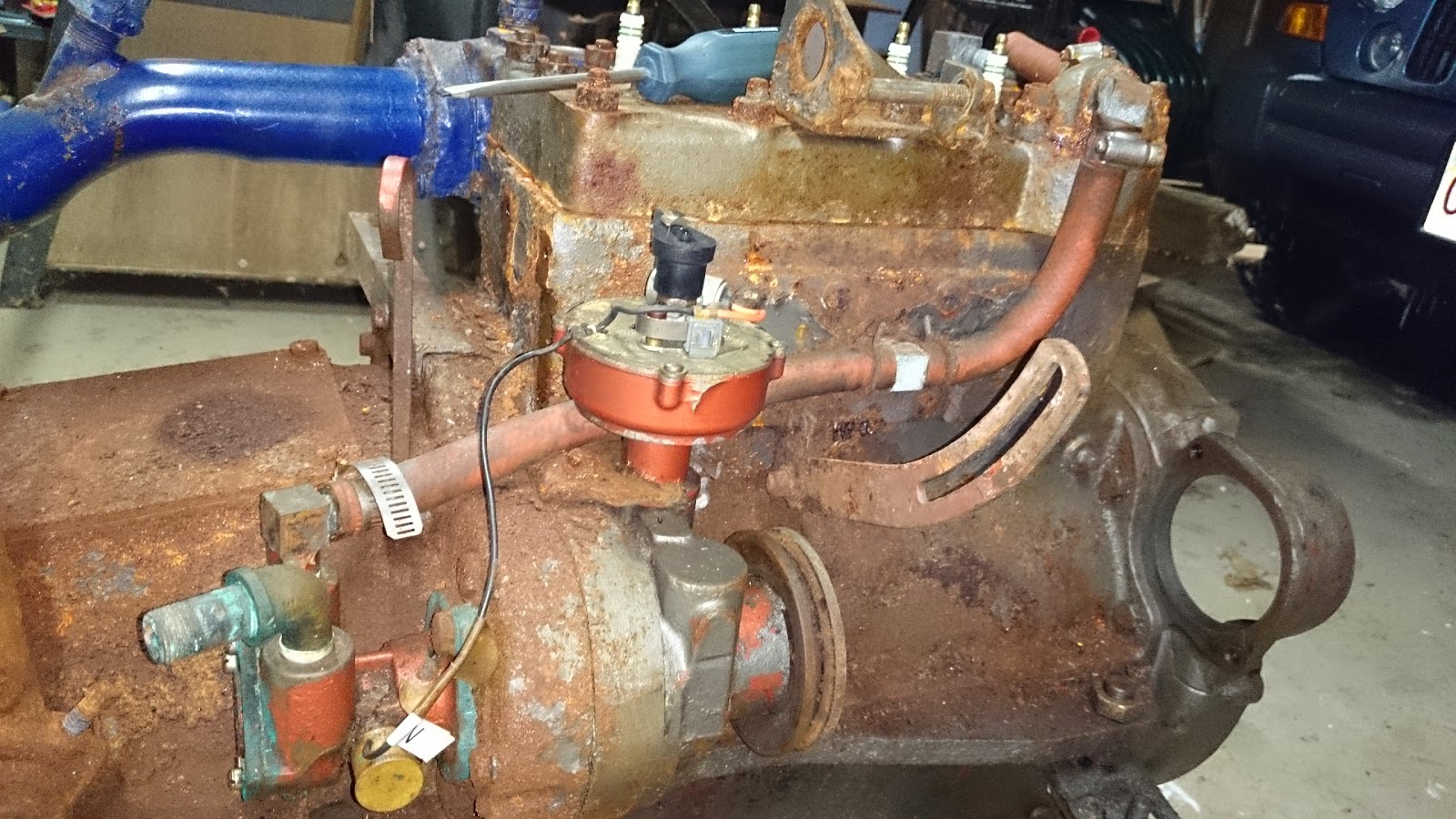 Afloat: Atomic 4 rebuild - removing the waterpump and thermostat