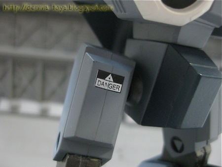 Dennis-Toys: Robotech Super Poseable Alpha Shadow Fighter