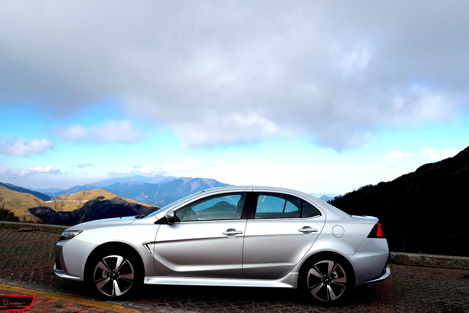 開箱試駕｜2017新規格！三菱Grand Lancer攻頂評價