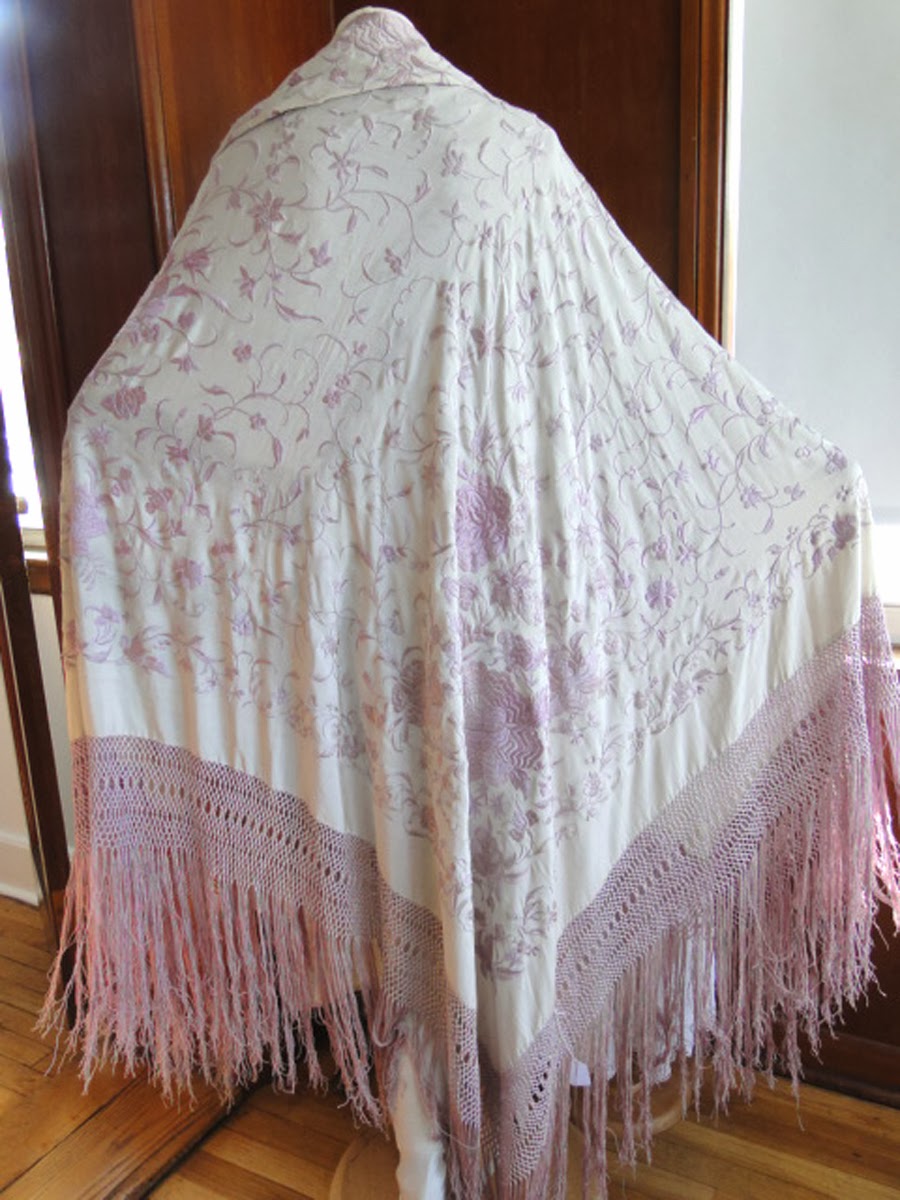 Buyer & Seller of Antique Lace, Fine Linens, Vintage Clothing, Haute ...