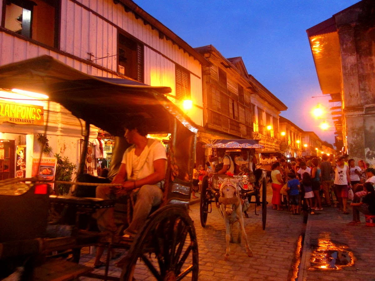 Travelholic: Vigan at night | Philippines (#UNESCO)