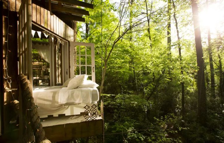 This Quirky Treehouse Is Airbnb's Most Popular Listing in the World