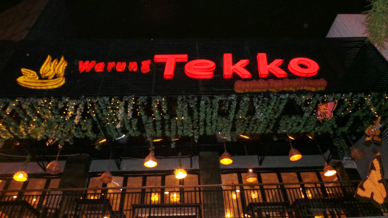 Neeja Shamiza: Jakarta : Warung Tekko
