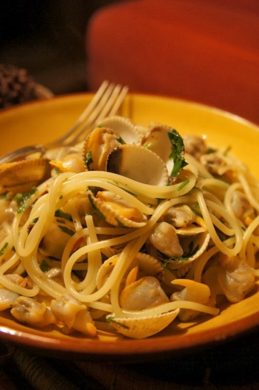 Gourmandises et Merveilles: Spaghetti aux coques, persil et piment