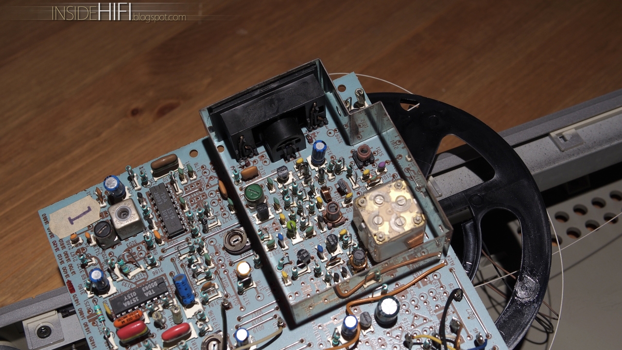 Inside Hi-Fi: Philips F 2131 (F2131/00S)
