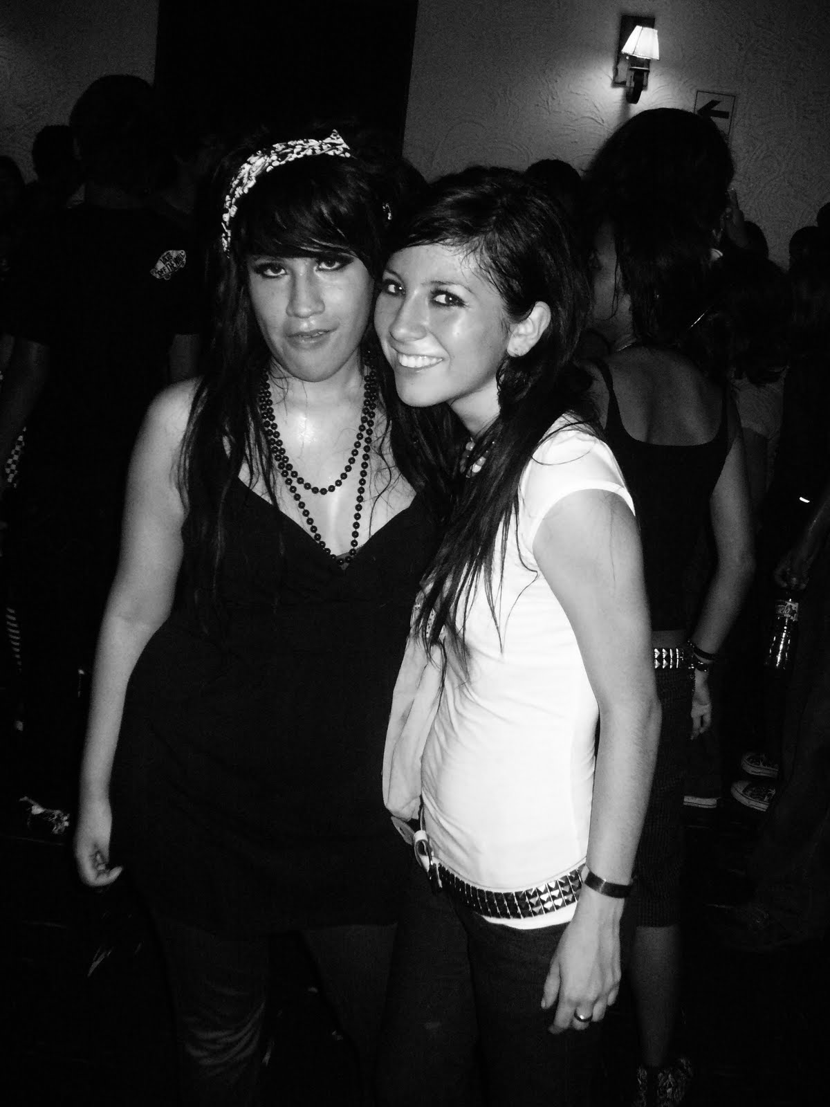 GENERACION COCHEBOMBA: SUBTES Y EMOS: Tan cercanos y tan distantes.