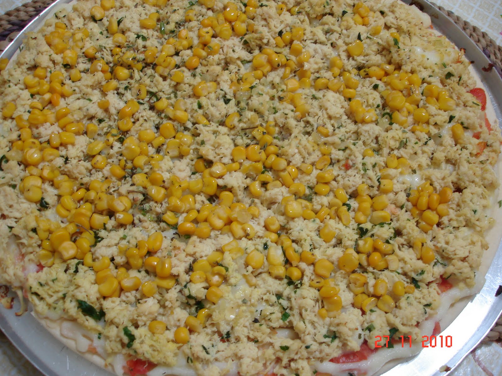 Toca das Receitas: PIZZA DE FRANGO COM REQUEIJÃO E MILHO