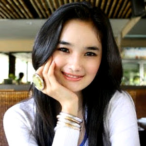 FABY MARCELIA PROFIL DAN FOTO BENING - ZONA ARTIS LAGI
