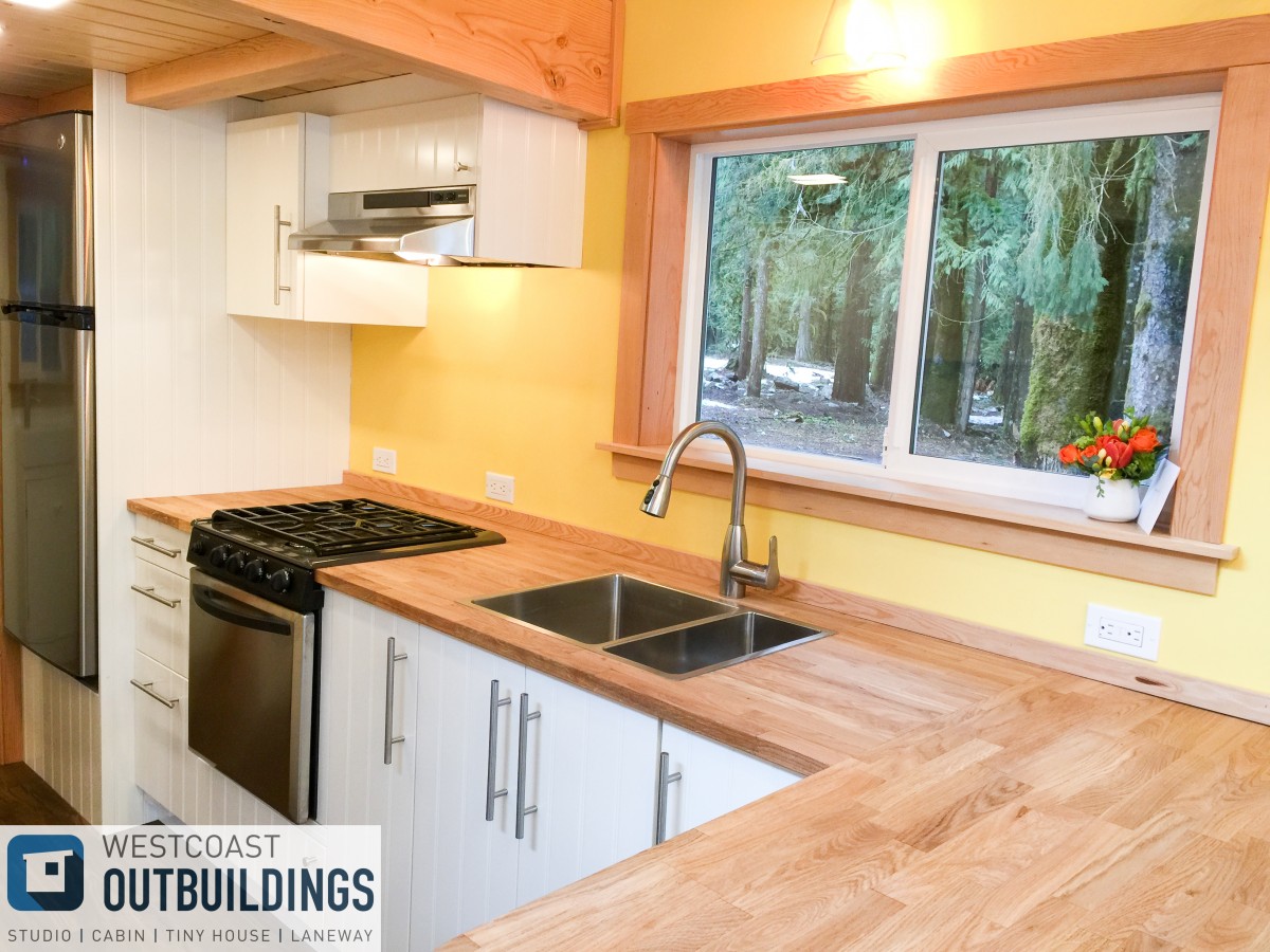 TINY HOUSE TOWN: The 28' Skookum Tiny Home