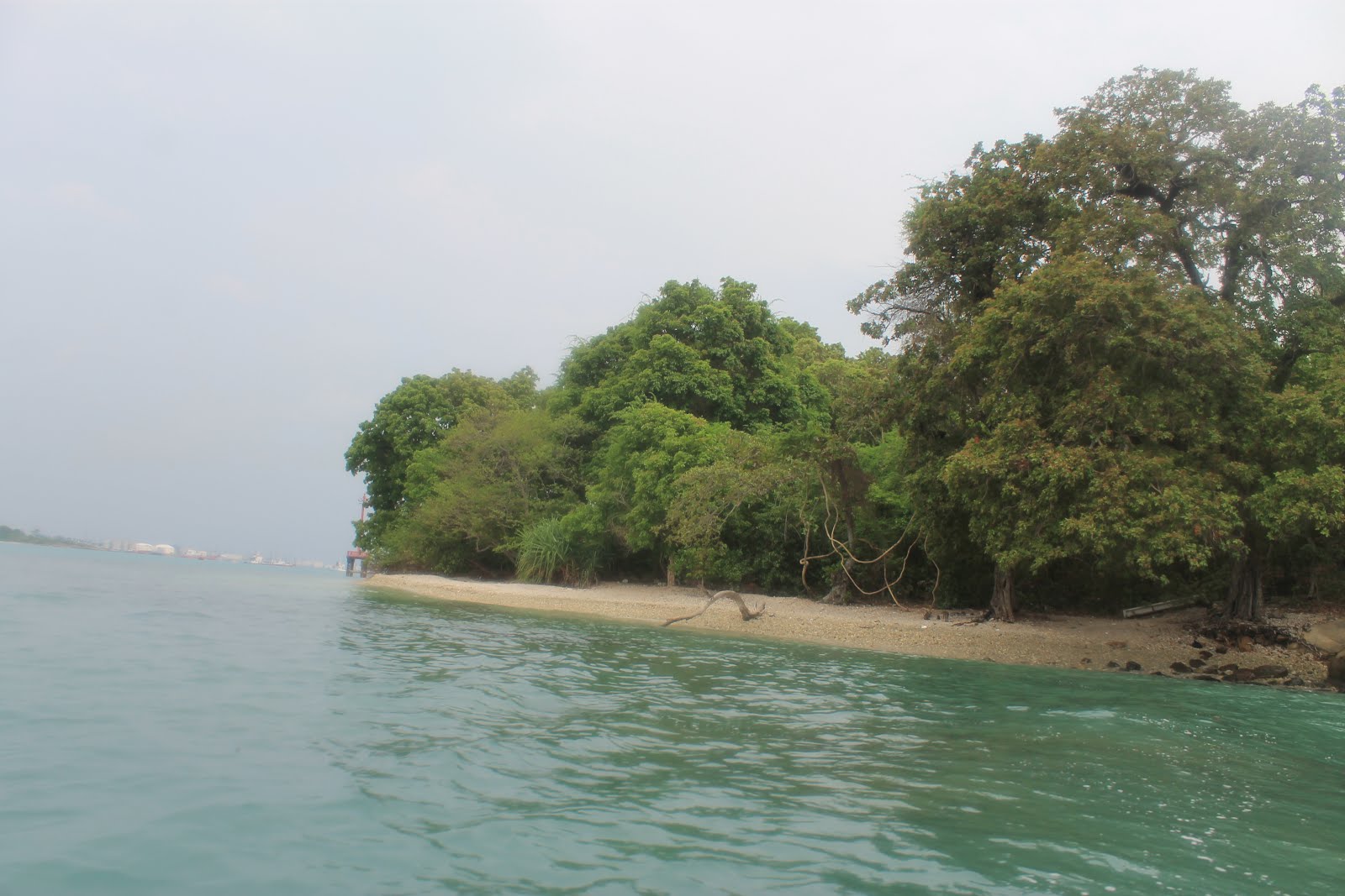 Nia Gichi: Pulau Merak Besar ⛵