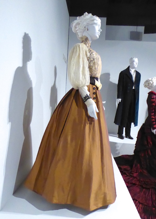 Hollywood Movie Costumes and Props: Crimson Peak's gothic romantic film ...