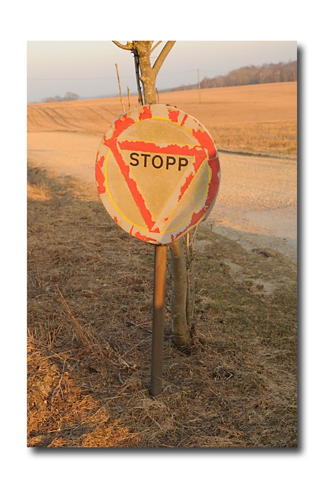 File:Sweden road sign B2 (gammal).svg - Wikimedia Commons