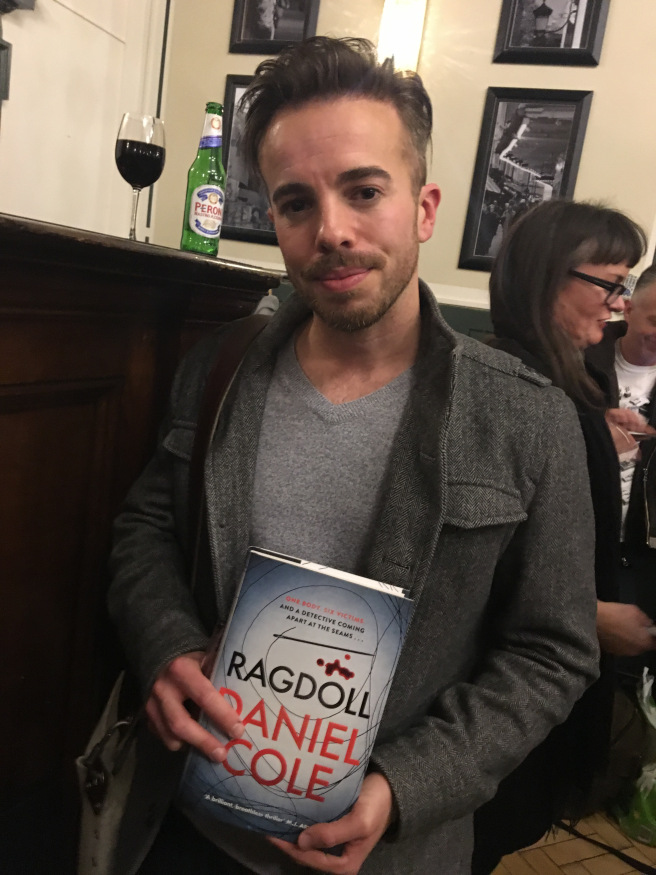 Ragdoll (Muñeco de trapo) Daniel Cole - Bitácora de (mis) lecturas