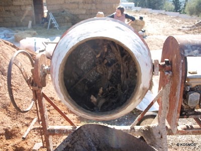 Εφύρα: ΣΠΙΤΙ ΑΠΟ ΑΧΥΡΟΜΠΑΛΕΣ (ΑΝΤΙΓΡΑΦΗ ΑΠΟ ΧΑΜΟΜΗΛΑΚΙ)