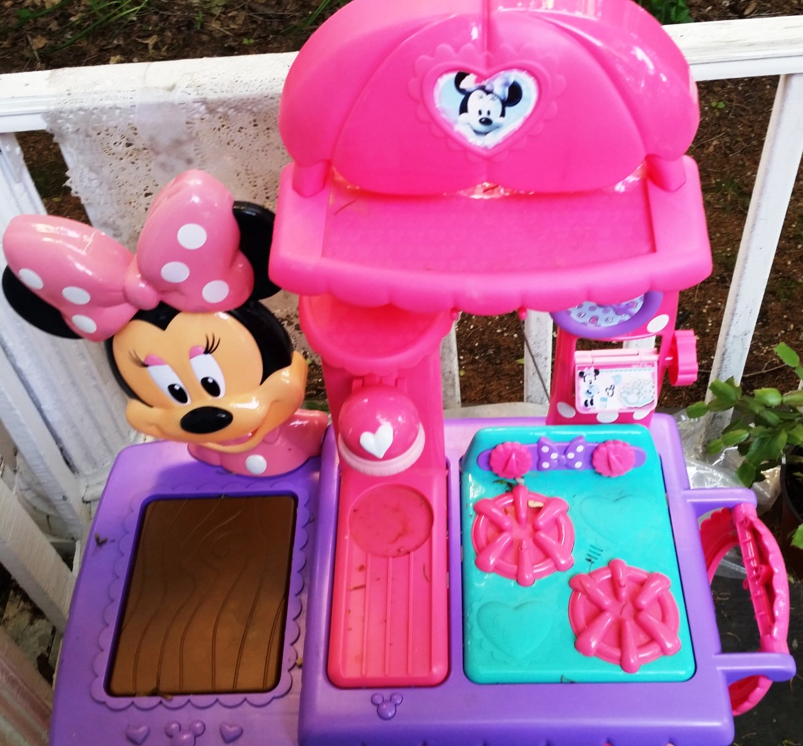 Writing Straight from the Heart: Minnie Mouse Kitchen Set Comes to a ...