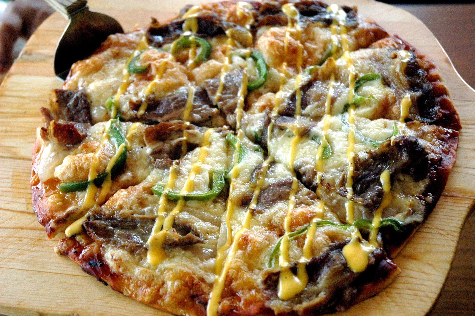DUDE FOR FOOD: Food News: Philly Cheesesteak on a Pizza from Shakey's