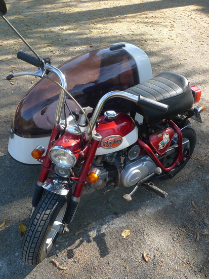 小さな写真から: サイドカー付ホンダ・モンキー HONDA Monkey with sidecar