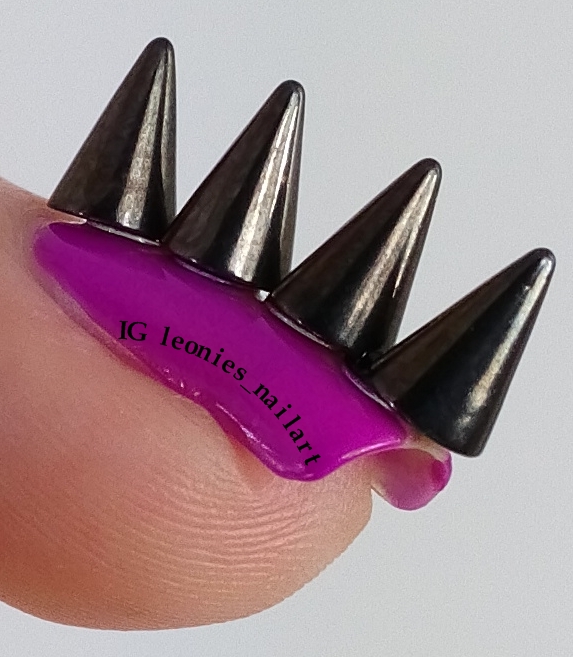 Leonie's Nailart: Edgy design: Spikes on my nails